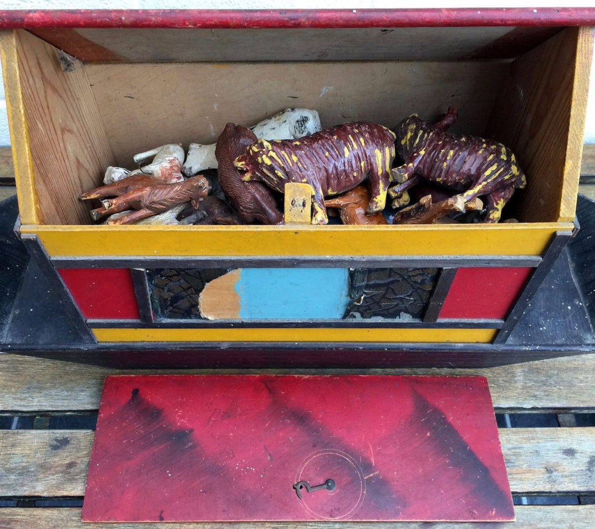 Early 20Th Century Wooden Noahs Ark Toy With Carved Animal Figures — PM ...