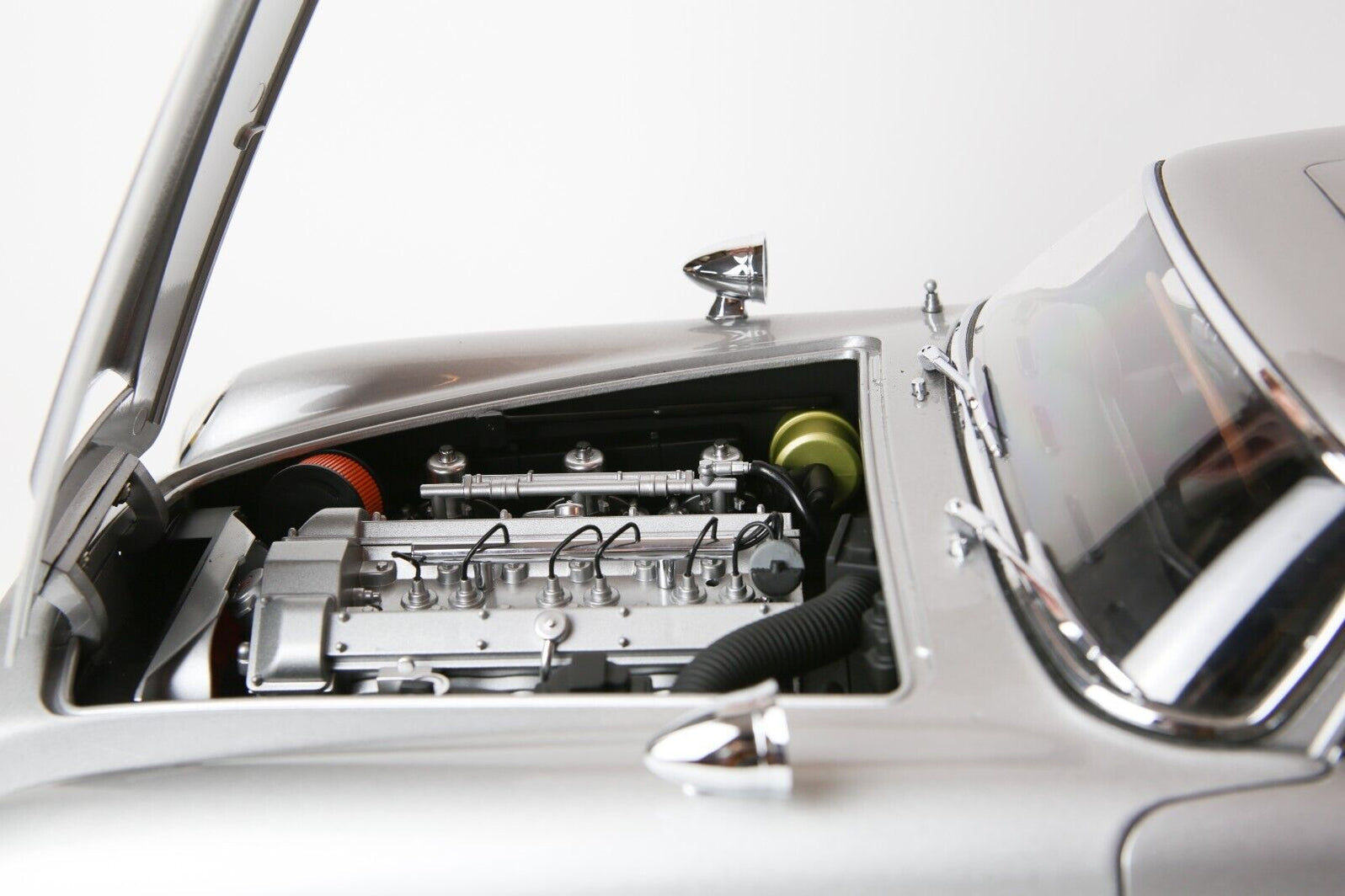 James Bond, Goldfinger -Aston Martin Db5- Eaglemoss 1:8 Scale Precision ...