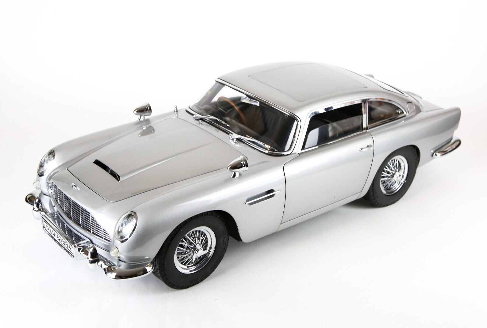 James Bond, Goldfinger - Aston Martin Db5, Eaglemoss 1:8 Scale ...