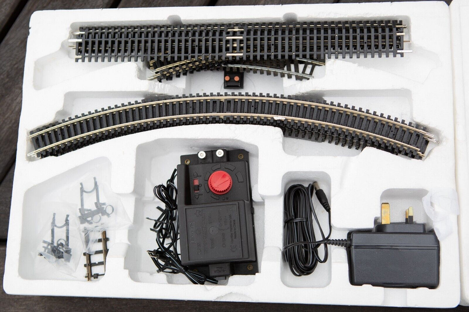 Hornby 'Eurostar' 00 Gauge 4-Car Train Locomotive Track Set R1071 ...